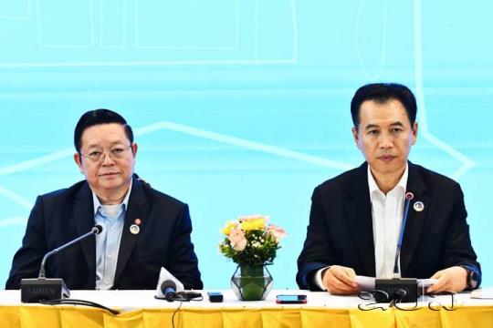 ASEAN ministers discuss priority economic deliverables